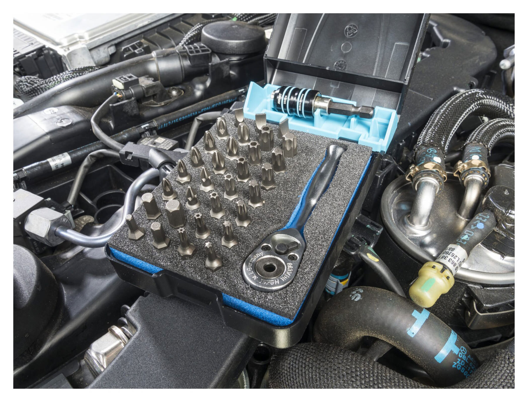 Hazet HAZET BIT SET 33-PC WITH SOLID-STEEL RATCHET