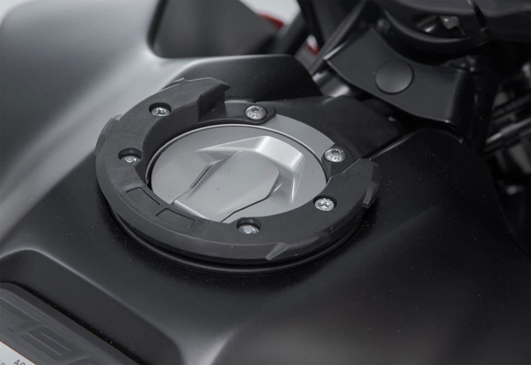 SW-Motech Quick-Lock tankring Evo til tankpåfyldningsstuds